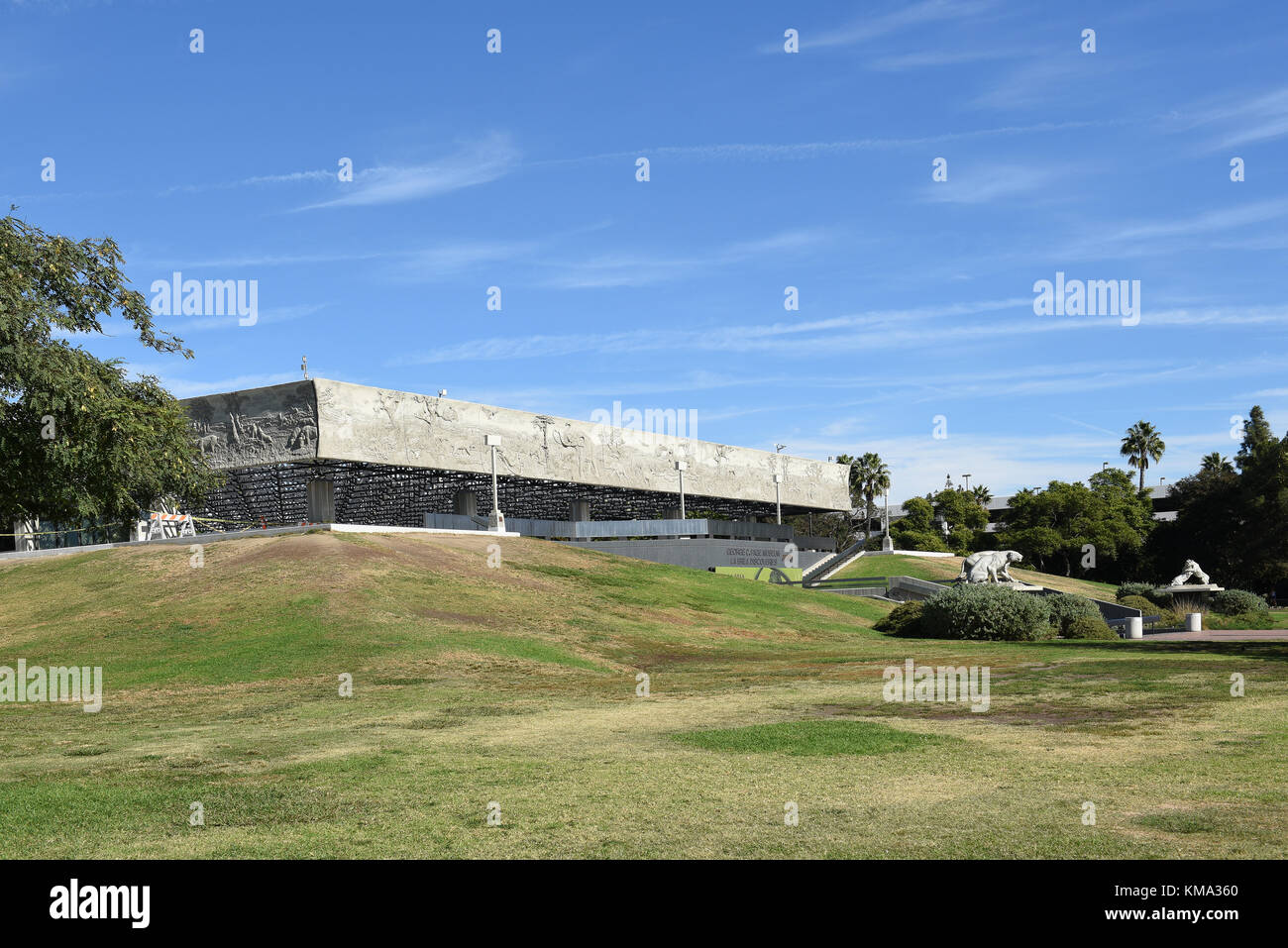 LOS ANGELES - NOVEMBER 24, 2017: George C Page Museum at the La Brea ...