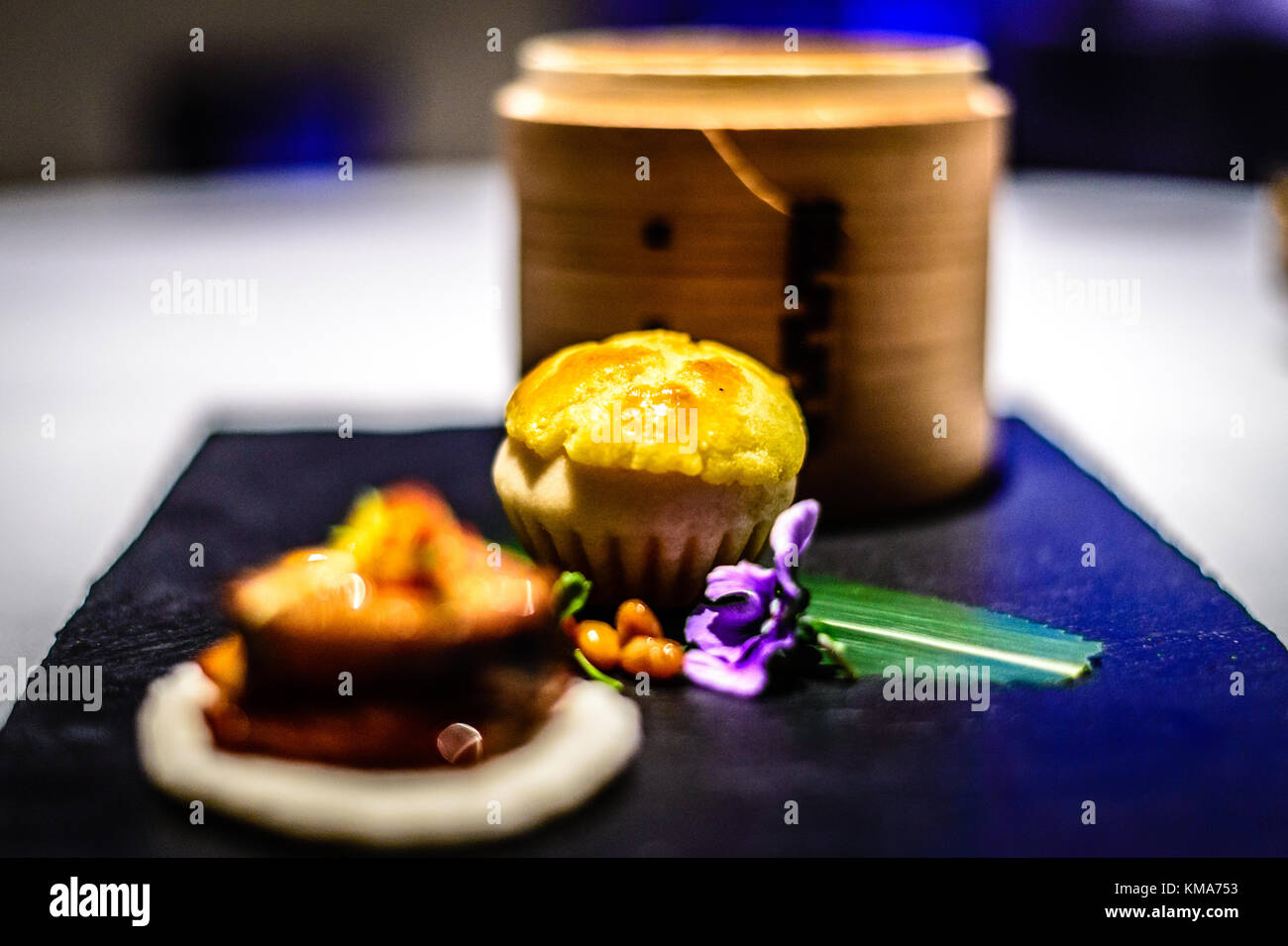 Appetiser Combination Steamed crab roe dumpling Baked barbecued US ...