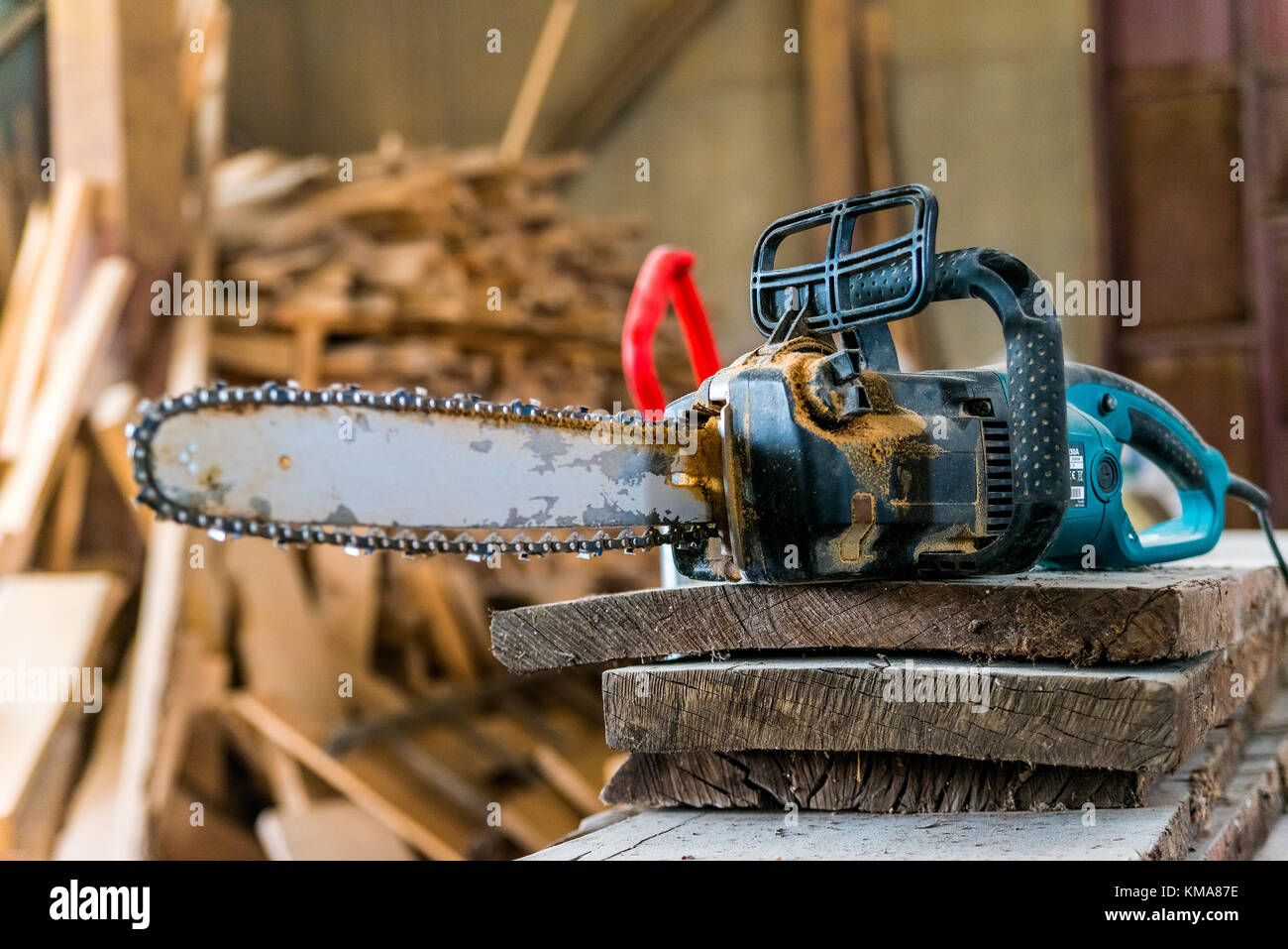 Closeup image chain saw device woodworking equipment Stock Photo - Alamy