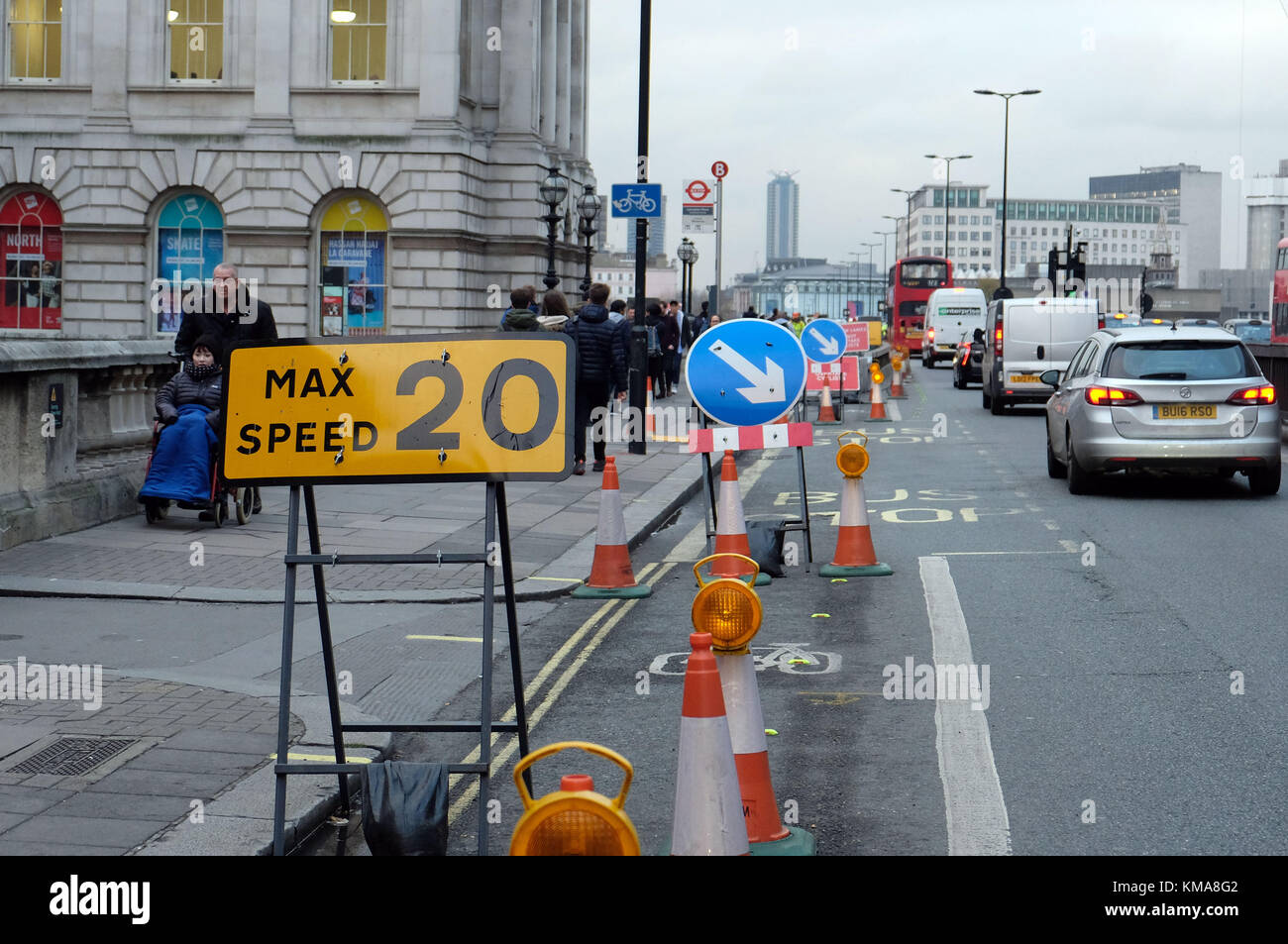 max speed sign Waterloo Bridge Stock Photo - Alamy