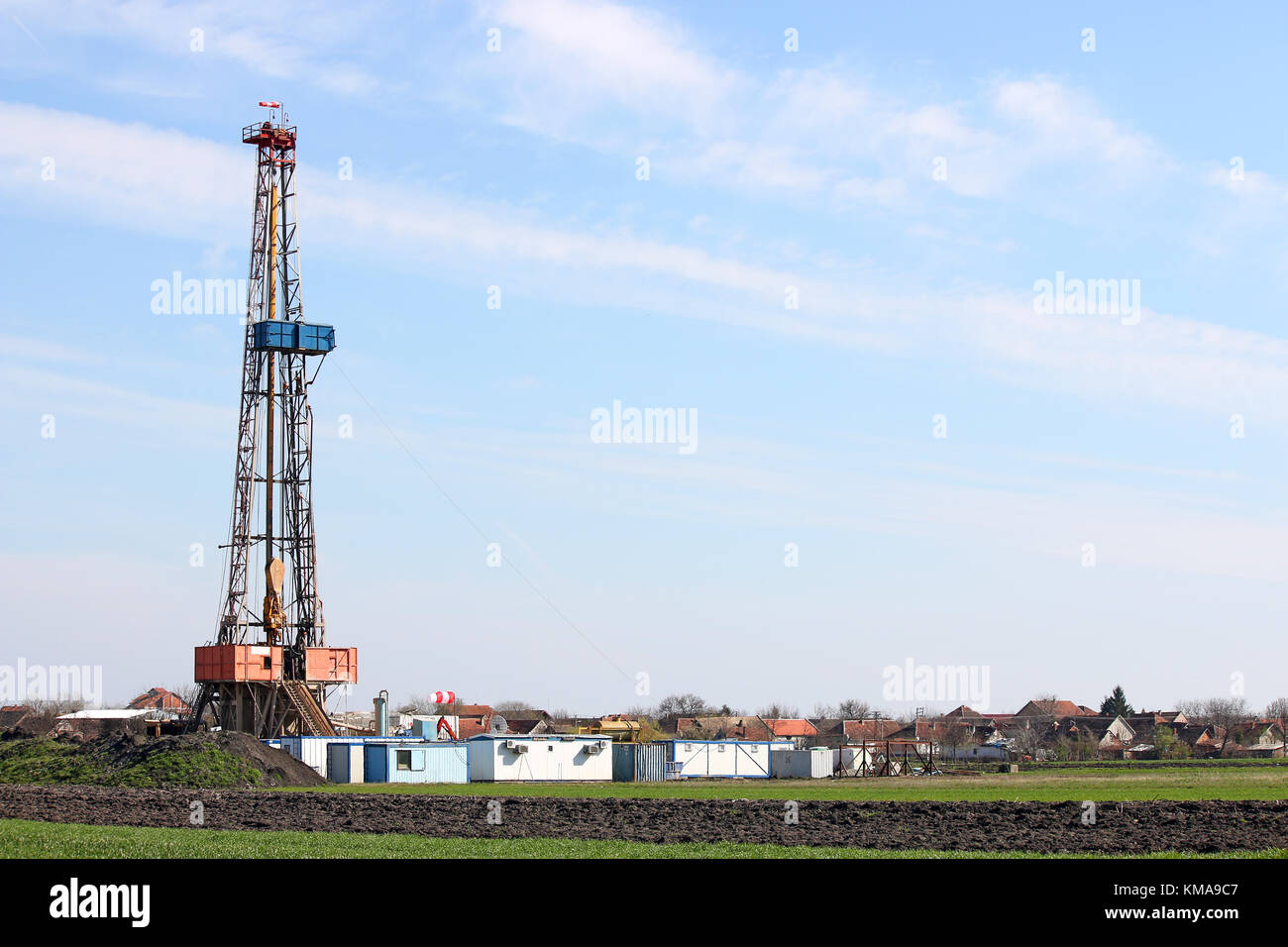 Onshore Oil Rig High Resolution Stock Photography and Images - Alamy