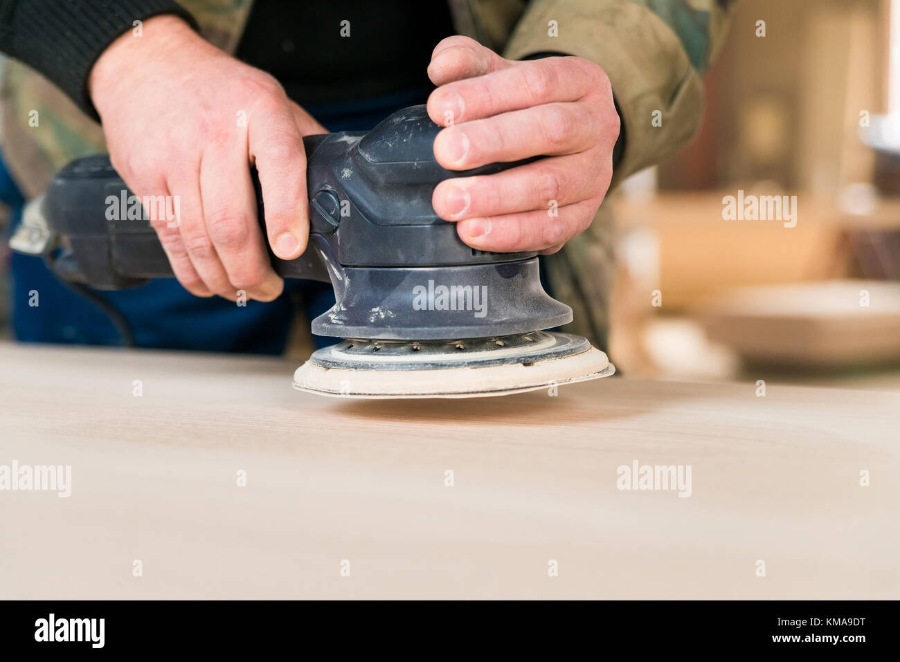 Man smoothing timber hi-res stock photography and images - Alamy