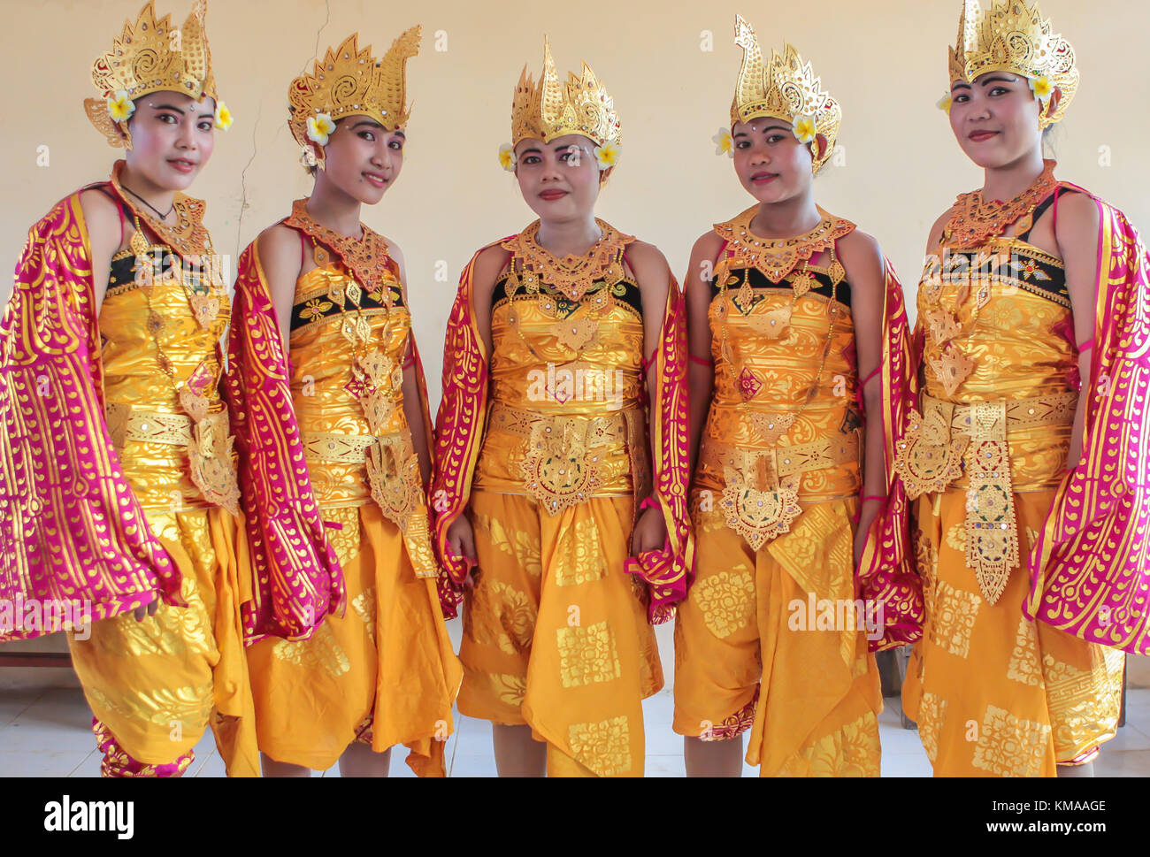 Manuk rawa dance hi-res stock photography and images - Alamy