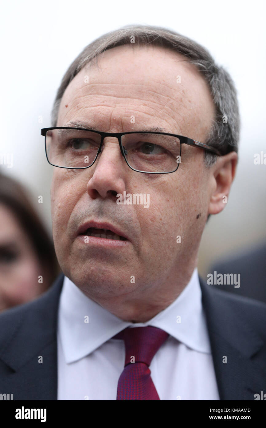 Fellow westminster dup mps speaking hi-res stock photography and images ...