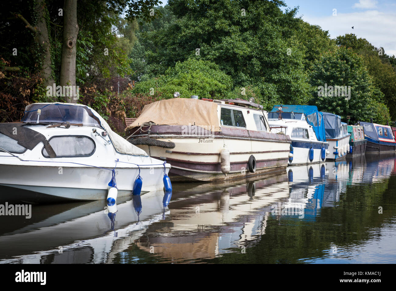 Birmingham canal edge canal boat hi-res stock photography and images ...