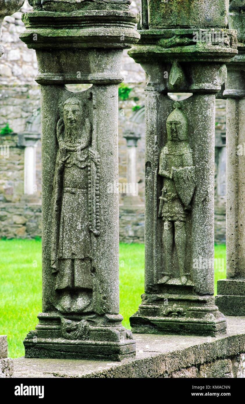 Carved stone figures hi-res stock photography and images - Alamy