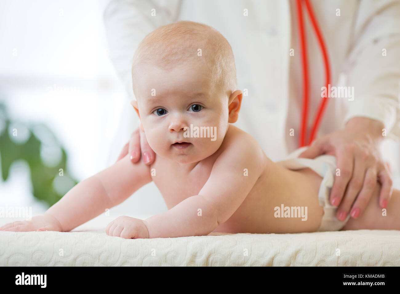 Doctor examining woman stethoscope hi-res stock photography and images ...