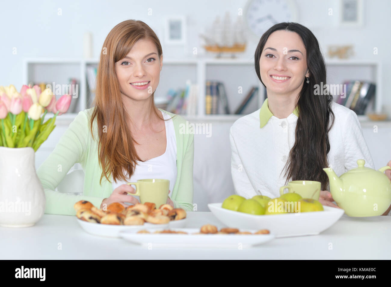 smiling friends drinking tea Stock Photo - Alamy