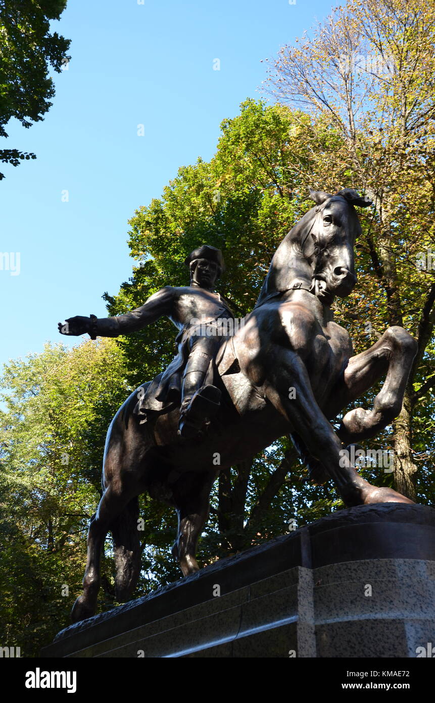 Revolutionary war patriot statue hi-res stock photography and images ...