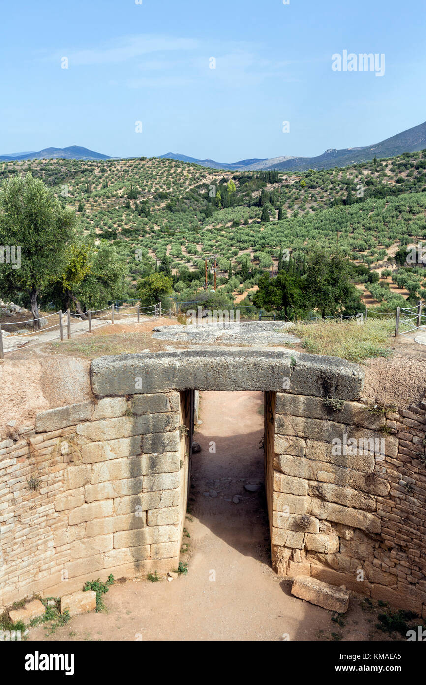 Stone tholos tomb hi-res stock photography and images - Alamy