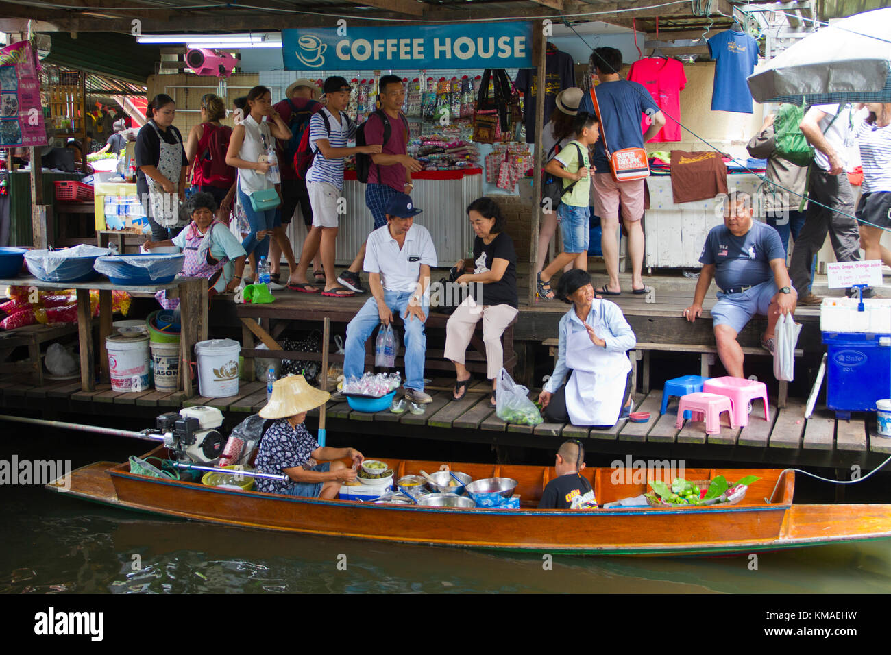 People walk through Taling Chan Floating Market in Bangkok Stock Photo ...