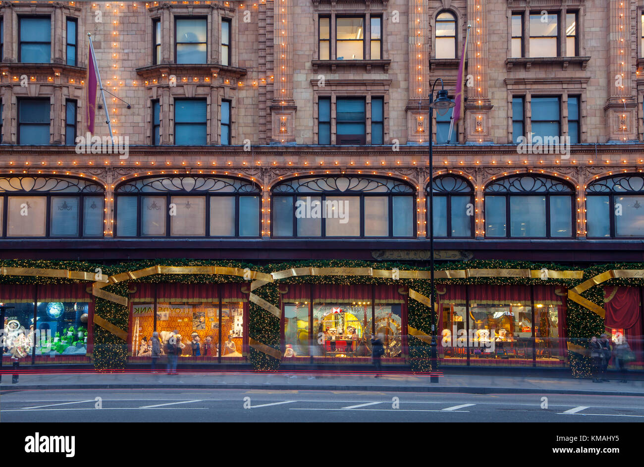 Harrods facade hi-res stock photography and images - Alamy