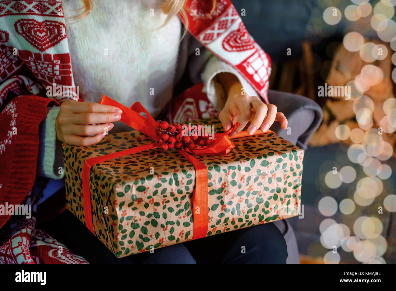 Female hands opening Christmas gift box Stock Photo - Alamy