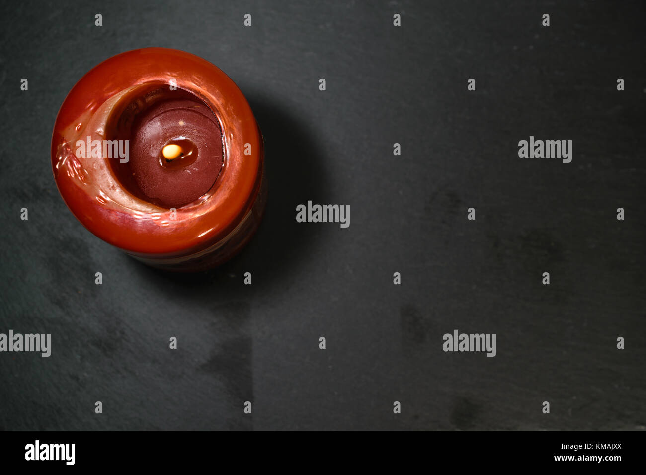 Red lit candle hi-res stock photography and images - Alamy