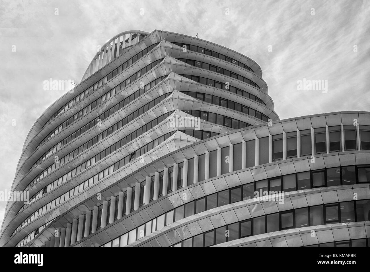 Curvy structure hi-res stock photography and images - Alamy
