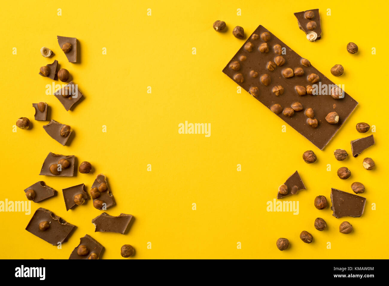 Chocolate bar with scattered pieces Stock Photo - Alamy