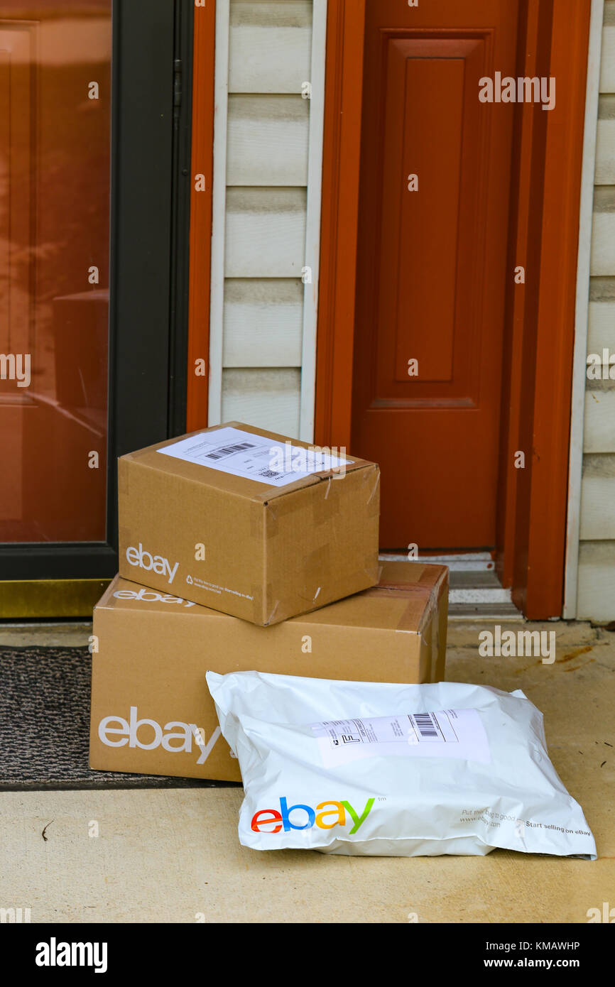 Packages door hi-res stock photography and images - Alamy
