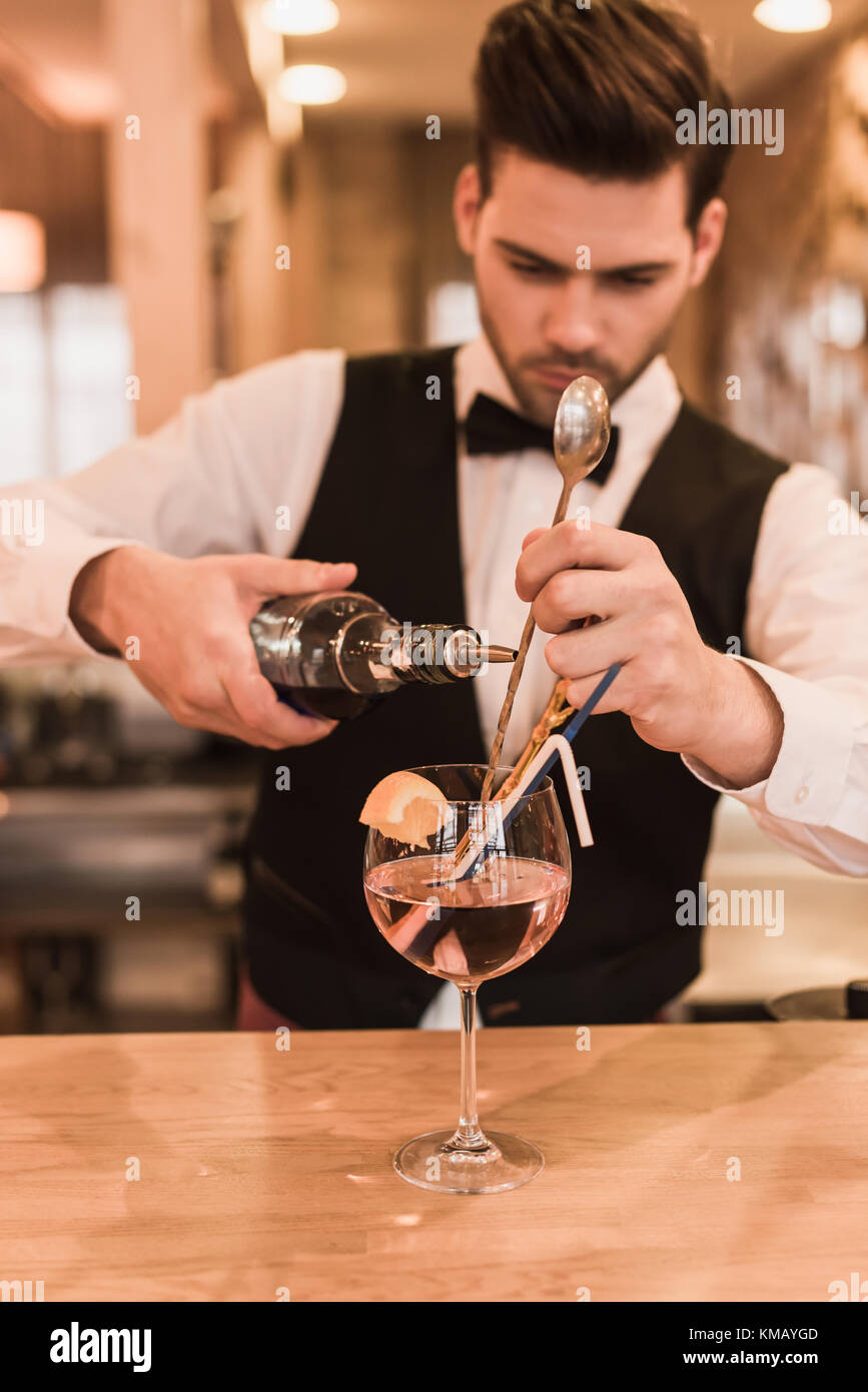 Bartender making cocktail Stock Photo - Alamy