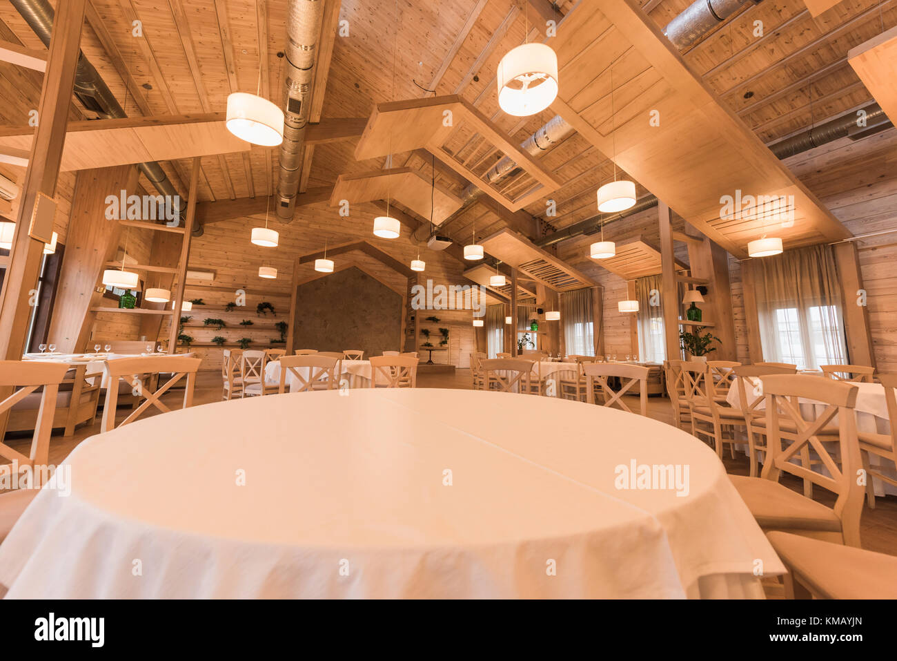 Empty restaurant with wooden interior Stock Photo - Alamy