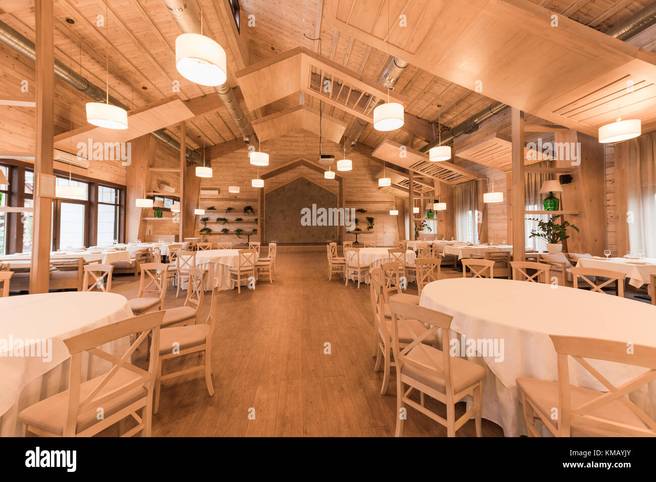 Empty restaurant with wooden interior Stock Photo - Alamy