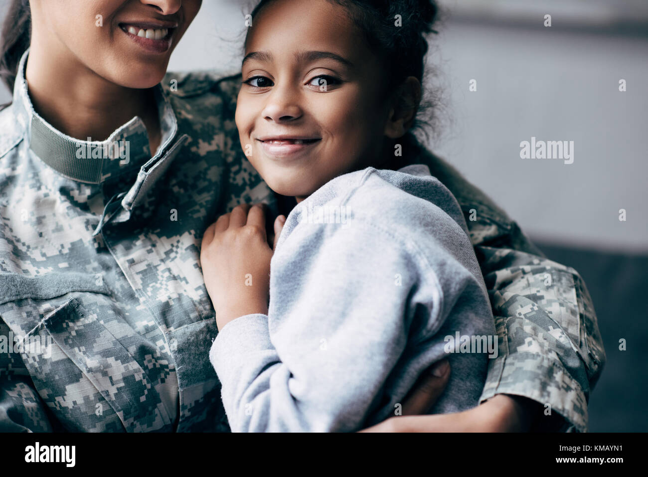 daughter hugging soldier Stock Photo - Alamy