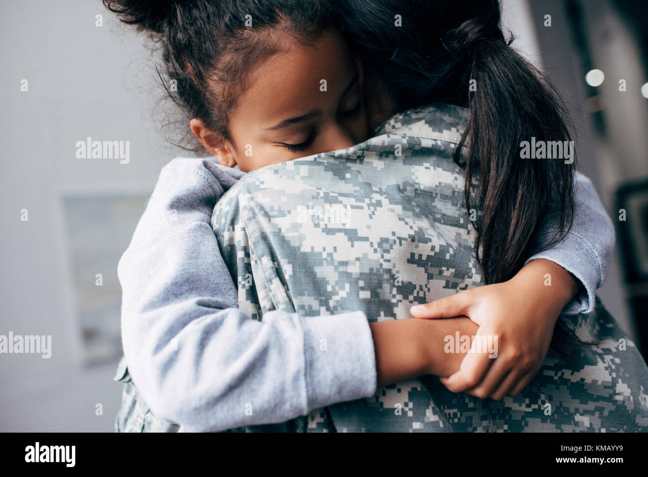 daughter hugging mother Stock Photo - Alamy