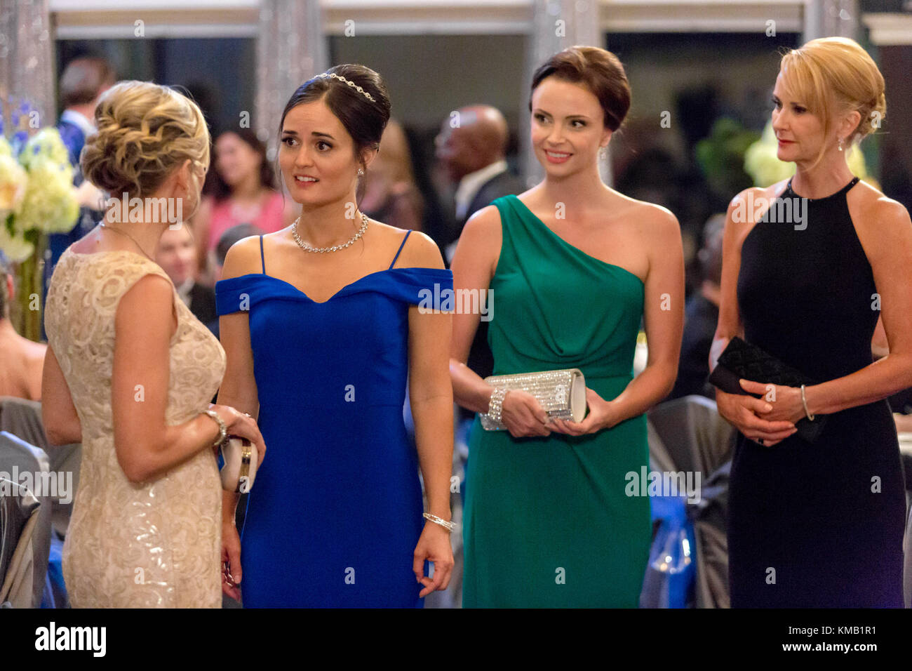 COMING HOME FOR CHRISTMAS, from left: Roz Murray (back to camera ...