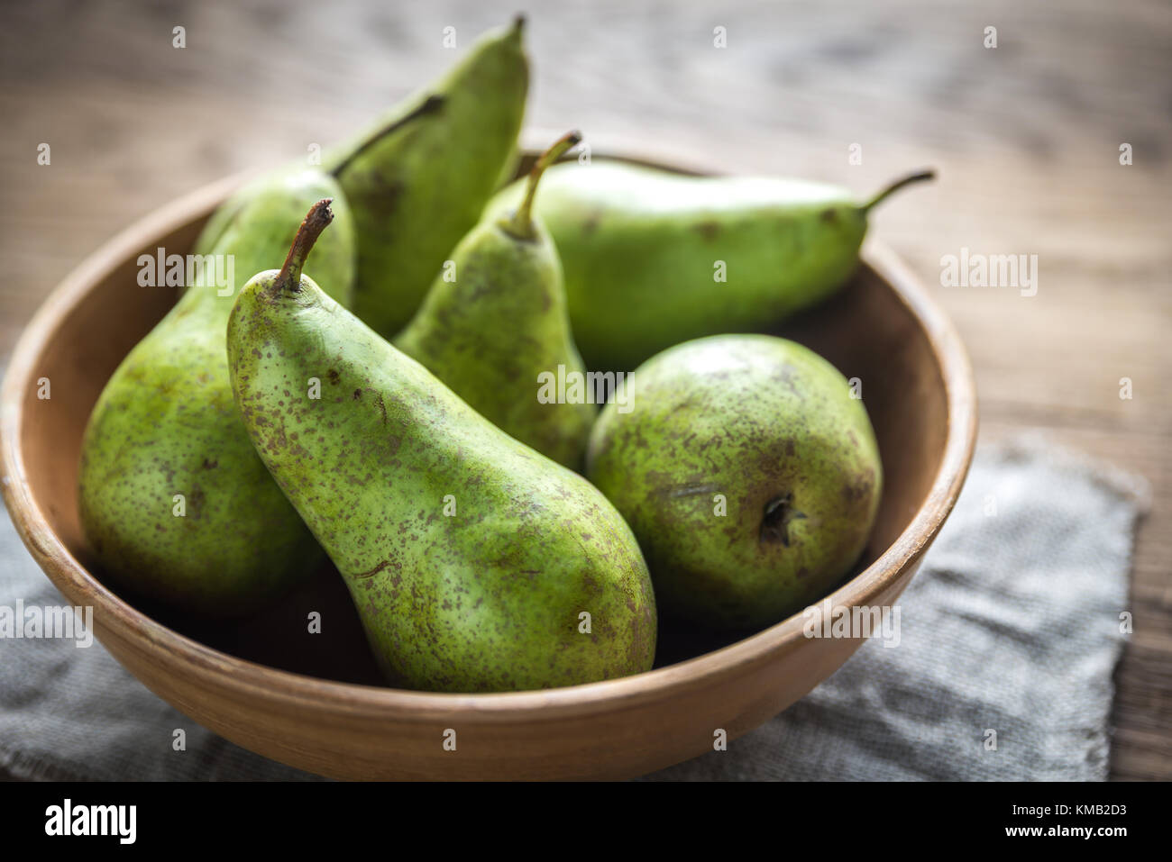 Fresh pears in the rustic bowl Stock Photo - Alamy
