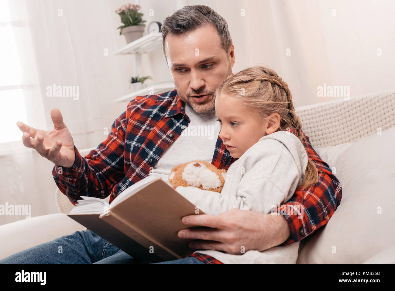 father and daughter reading book Stock Photo - Alamy