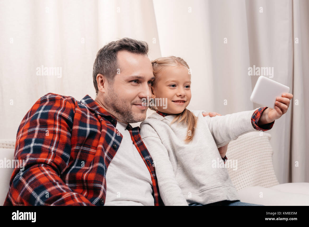 father and daughter using smartphone Stock Photo - Alamy