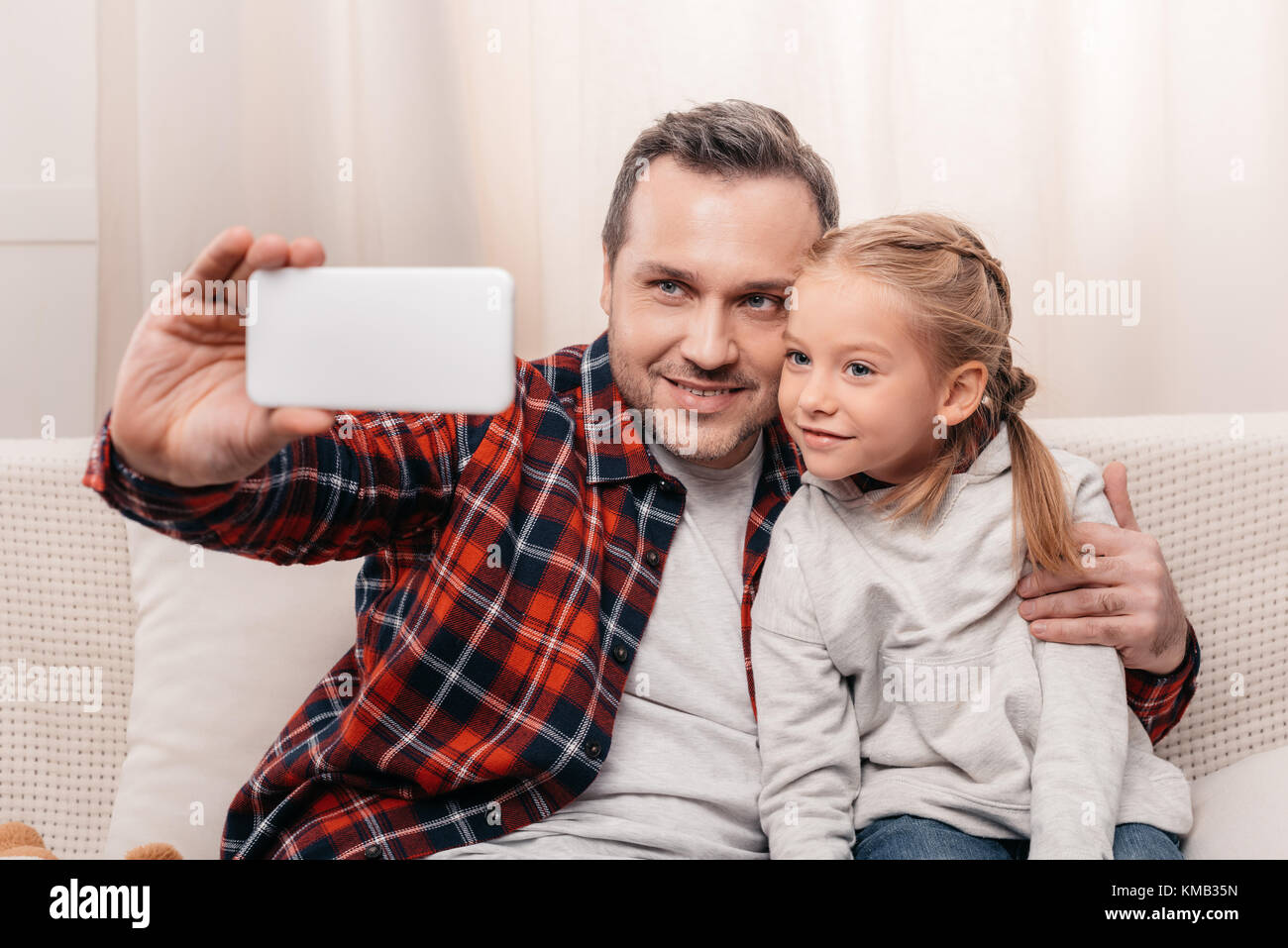 father and daughter using smartphone Stock Photo - Alamy