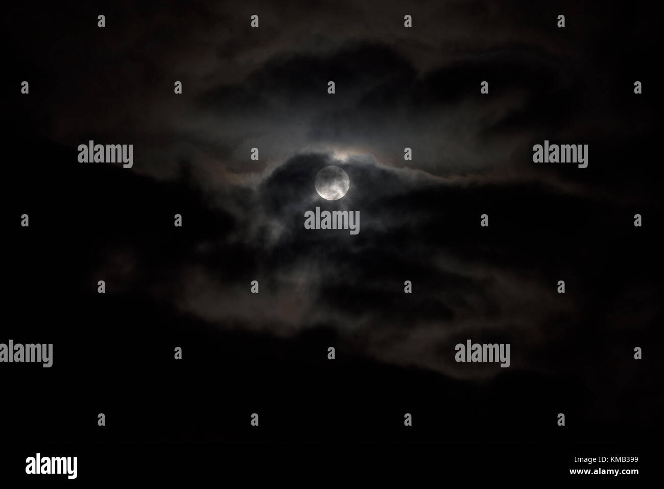 Full Moon over Essex, England. 3 Dec 2017 Super Moon, the Perigee Full ...