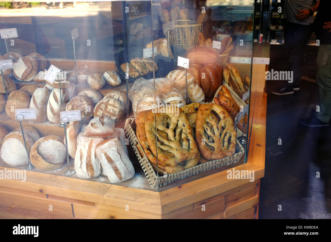 Bread bakers window hi-res stock photography and images - Alamy