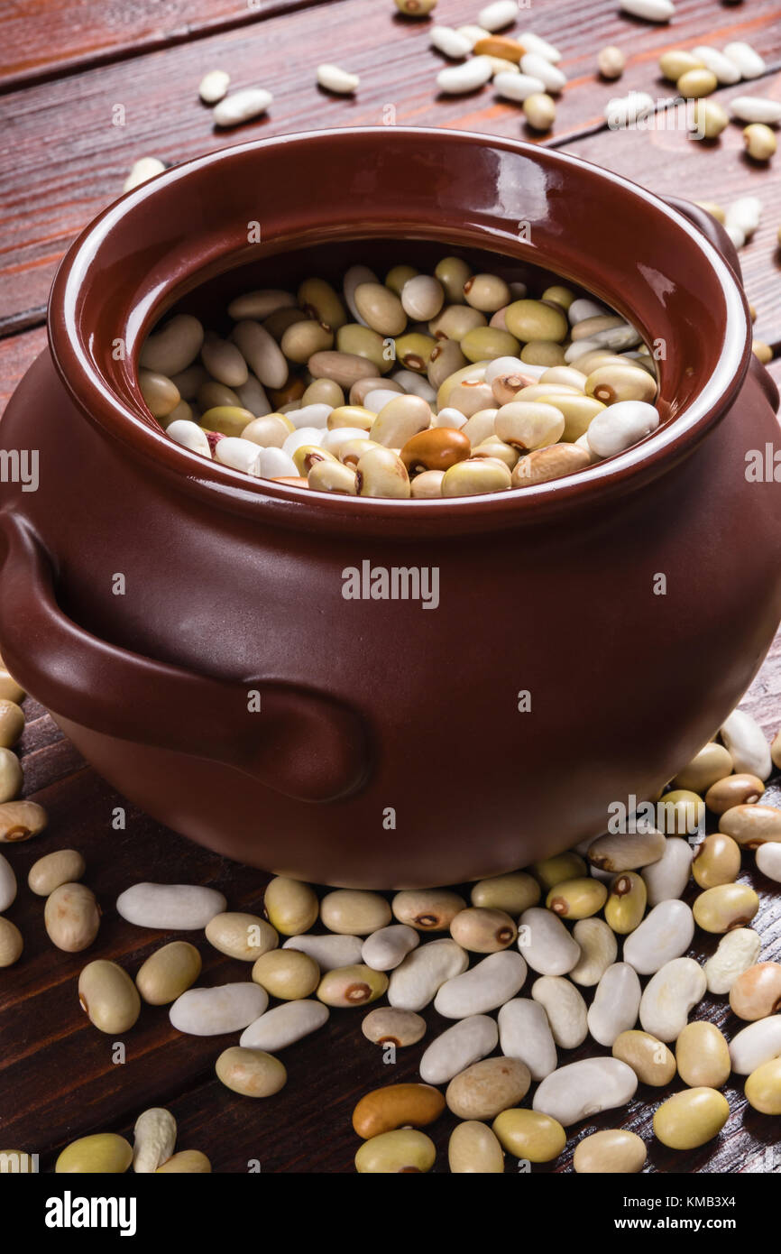 Haricot beans raw dried hi-res stock photography and images - Alamy