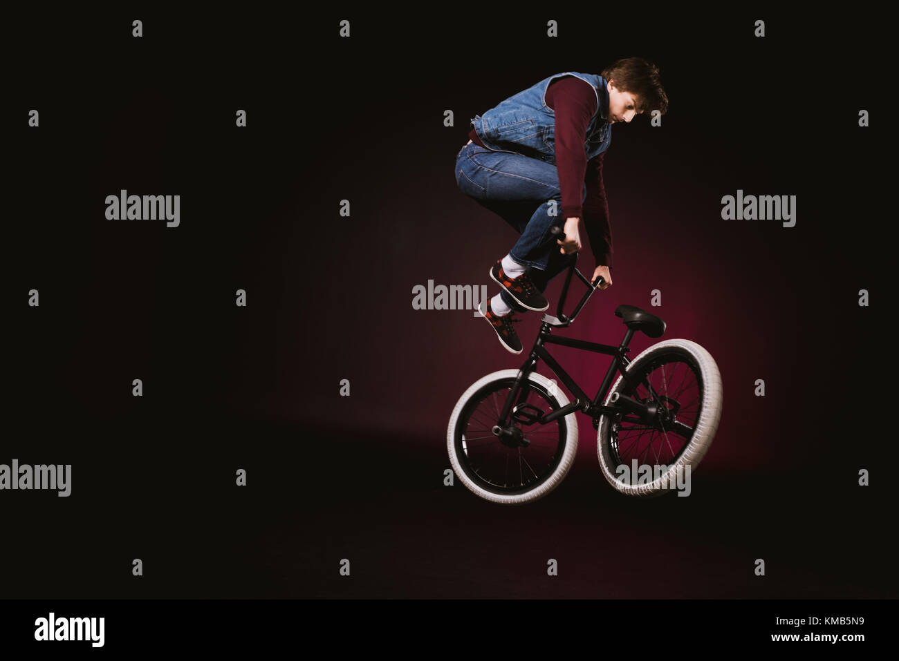 Stunt person hi-res stock photography and images - Alamy