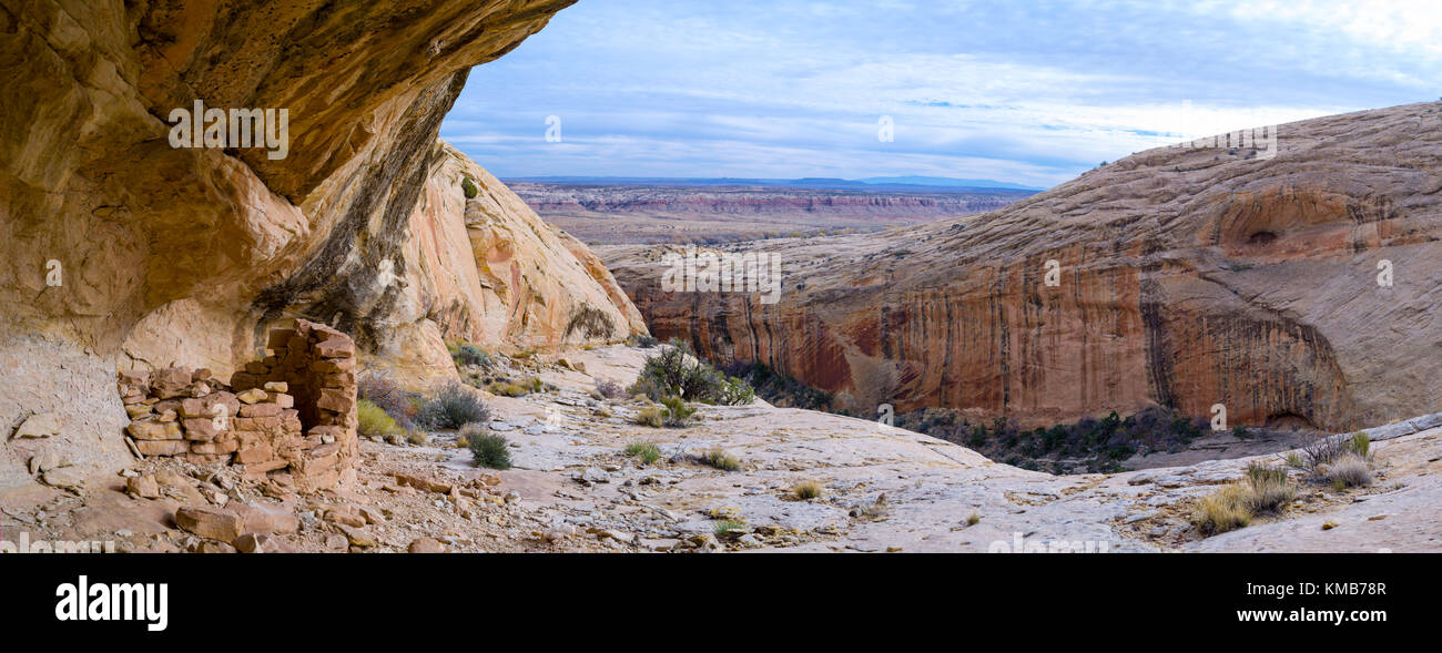 Panoramic view of the Eagles Nest ruin, an Anasazi ruin, on the Comb ...