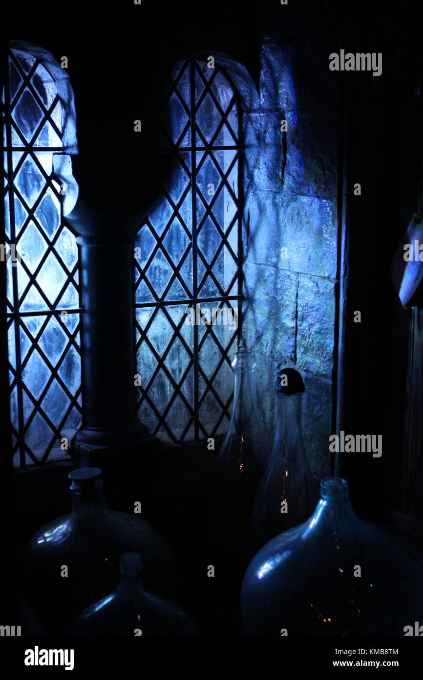 Hogwarts express set design hi-res stock photography and images - Alamy