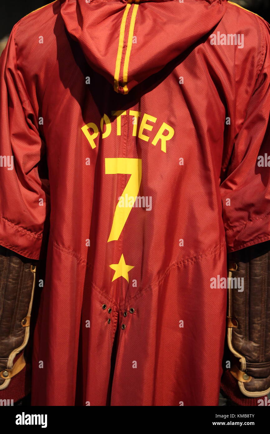 Various props and set design from the Warner Brothers Harry Potter ...