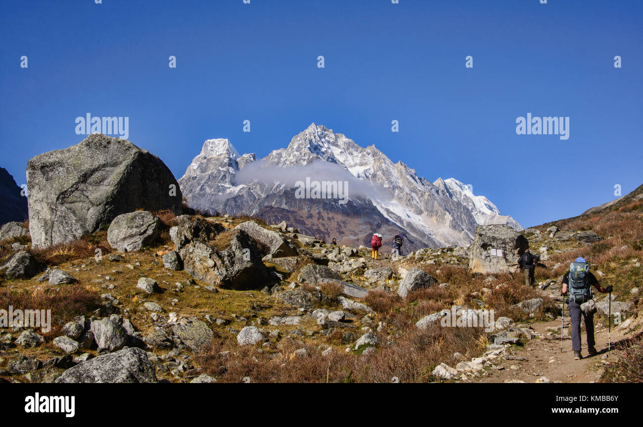 Trekking to the Larkya La Pass on the Manaslu Circuit, Nepal Stock ...