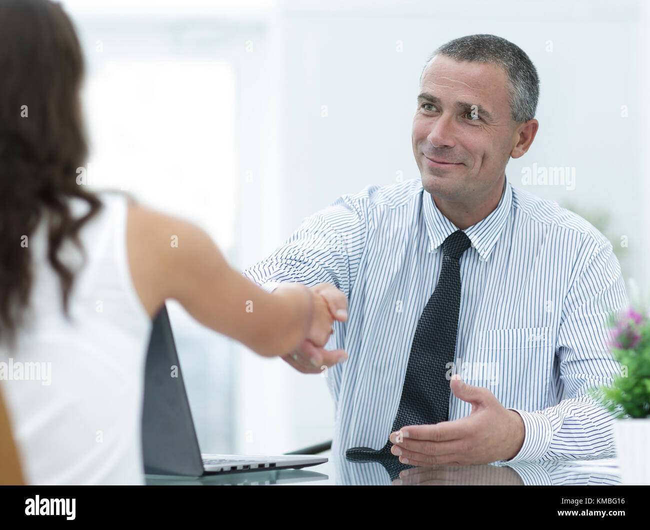 closeup.handshake Manager and client Stock Photo - Alamy