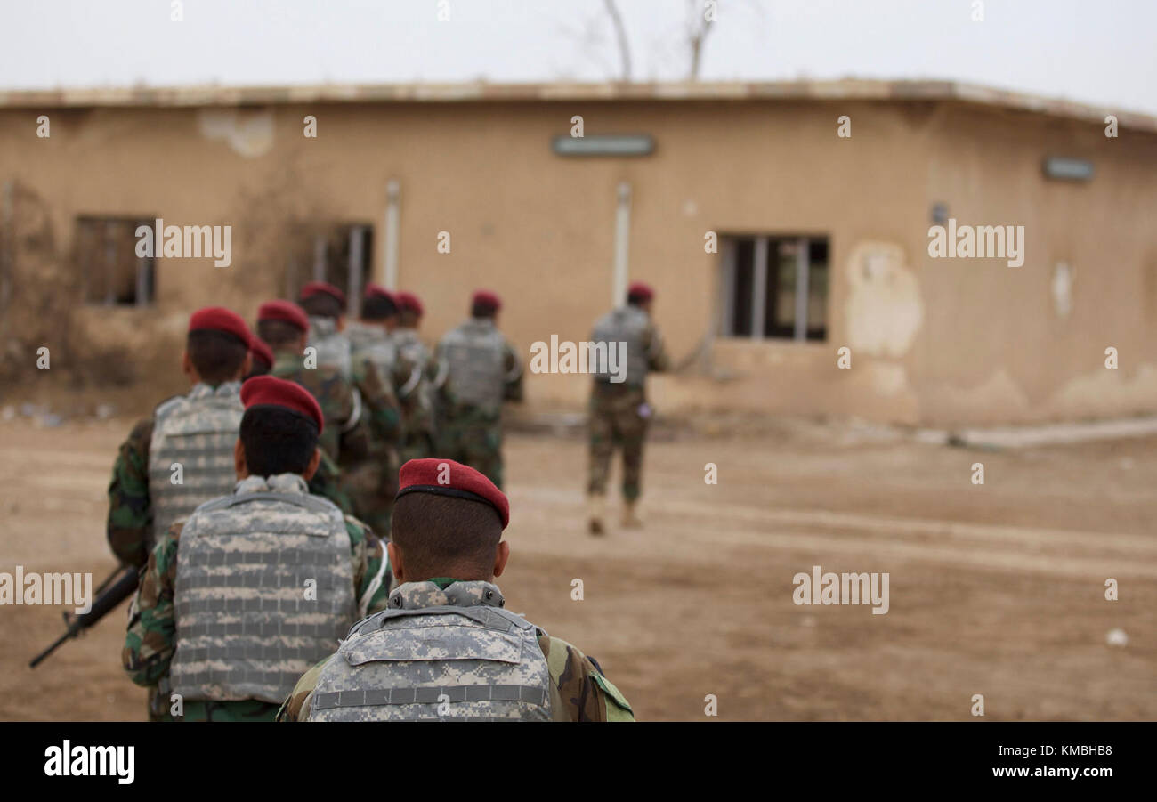 Members of the Iraqi Security Forces approach a compound during urban ...