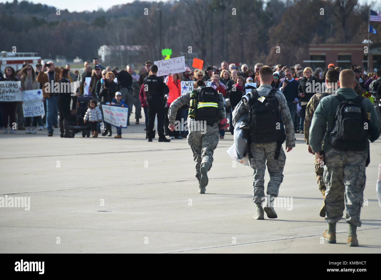 Airmen from the returning 128th Air Control Squadron rush to reunite ...
