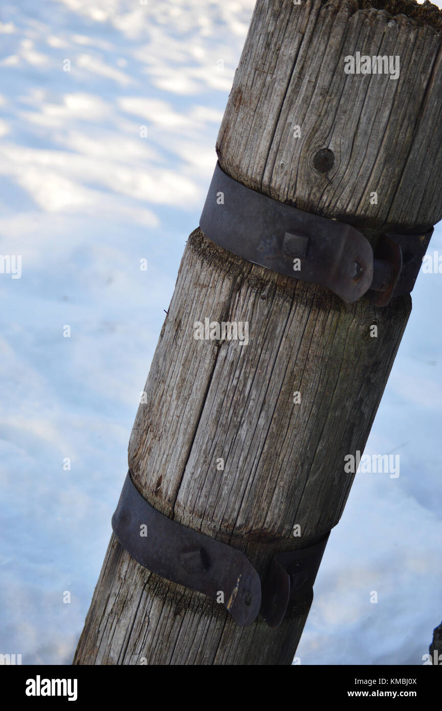Wooden post snow hi-res stock photography and images - Alamy