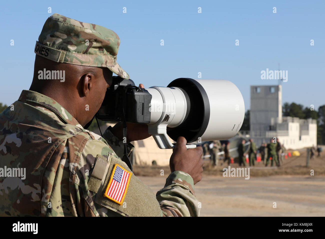 U.S. Army Sgt. John Jones uses the Canon 400mm lens to capture U.S ...