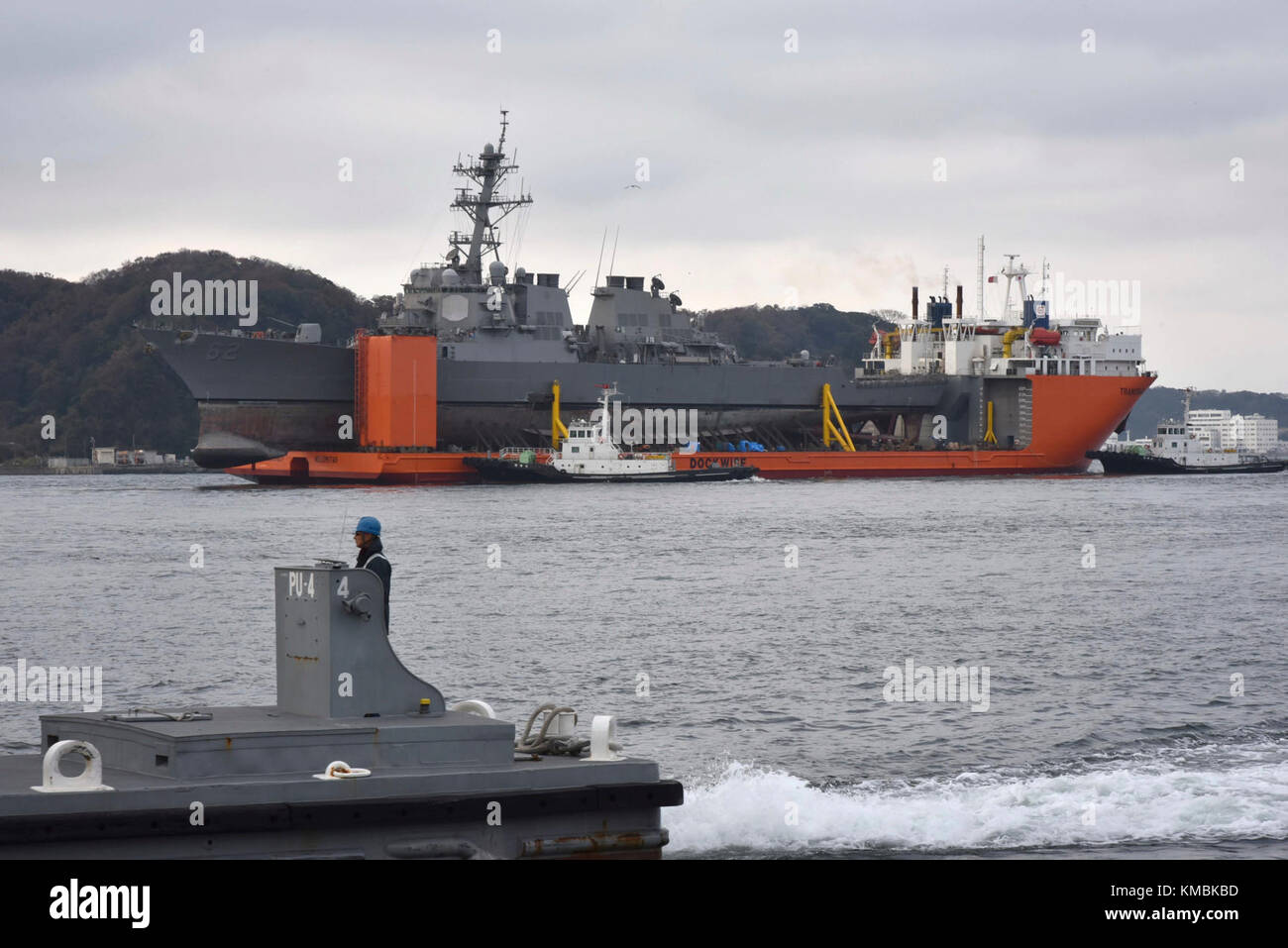 Heavy lift transport dock ship carrying US warship Stock Photo - Alamy