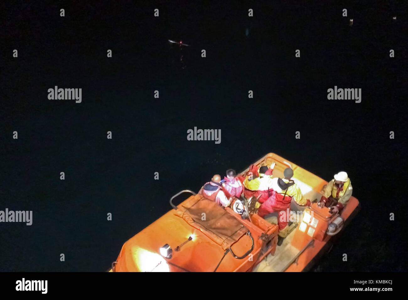 Sailors assigned to Unmanned Undersea Vehicle Squadron 1 (UUVRON 1 ...