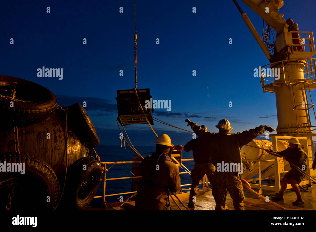Sailors assigned to Undersea Rescue Command (URC) deploy an underwater ...