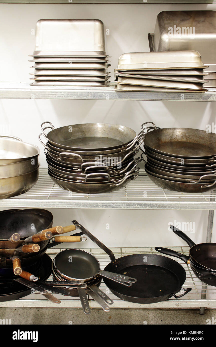 kitchen pots and pans Stock Photo - Alamy