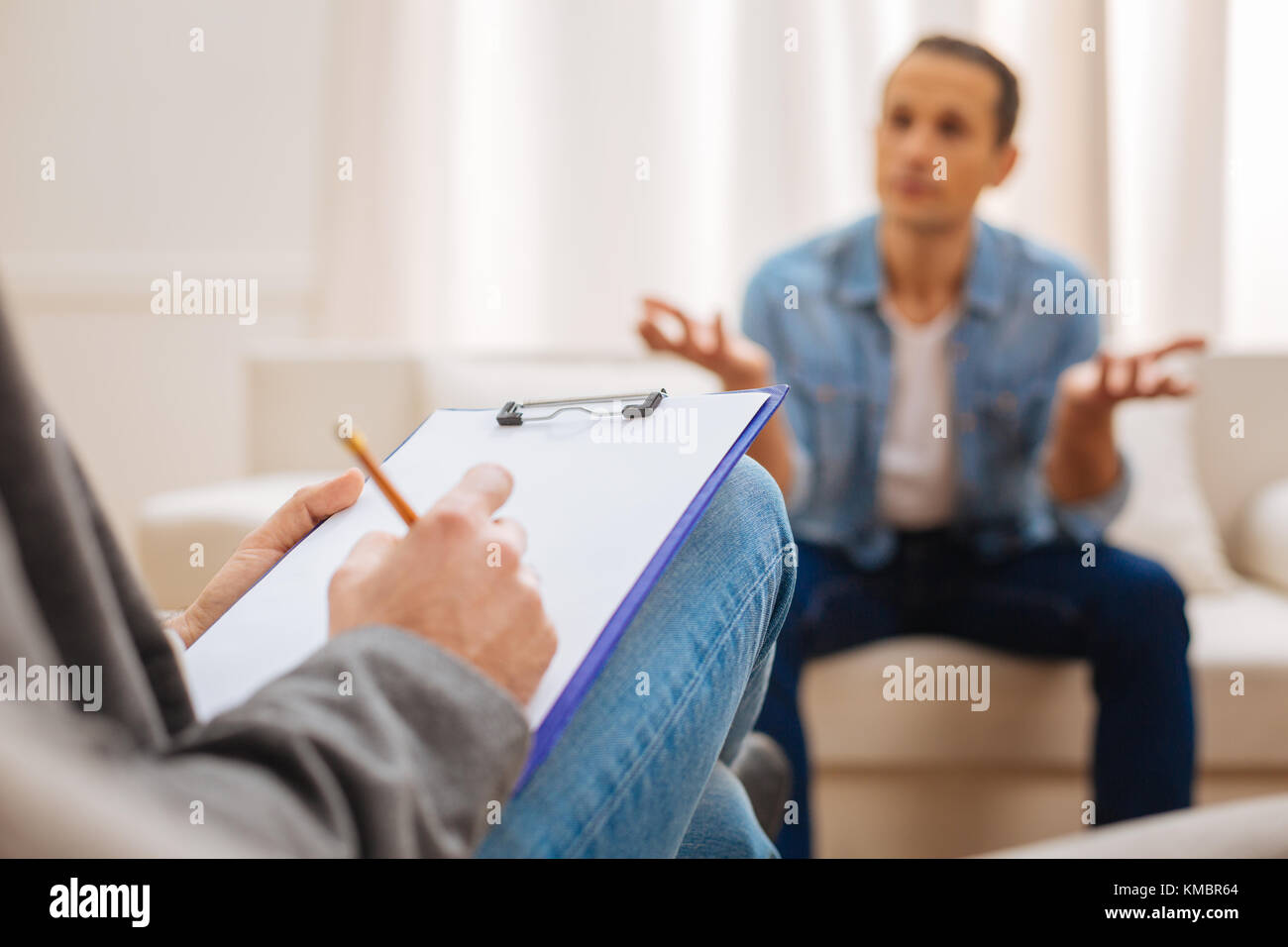Therapy session hi-res stock photography and images - Alamy