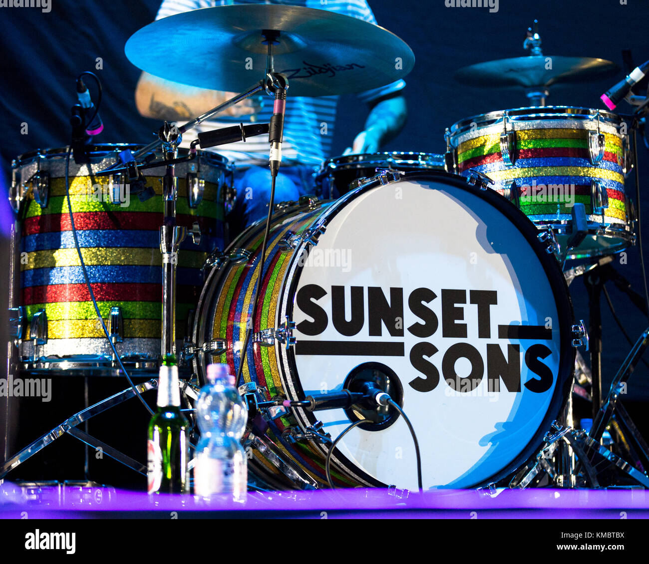The British-Australian surf rock band Sunset Sons performs a live ...